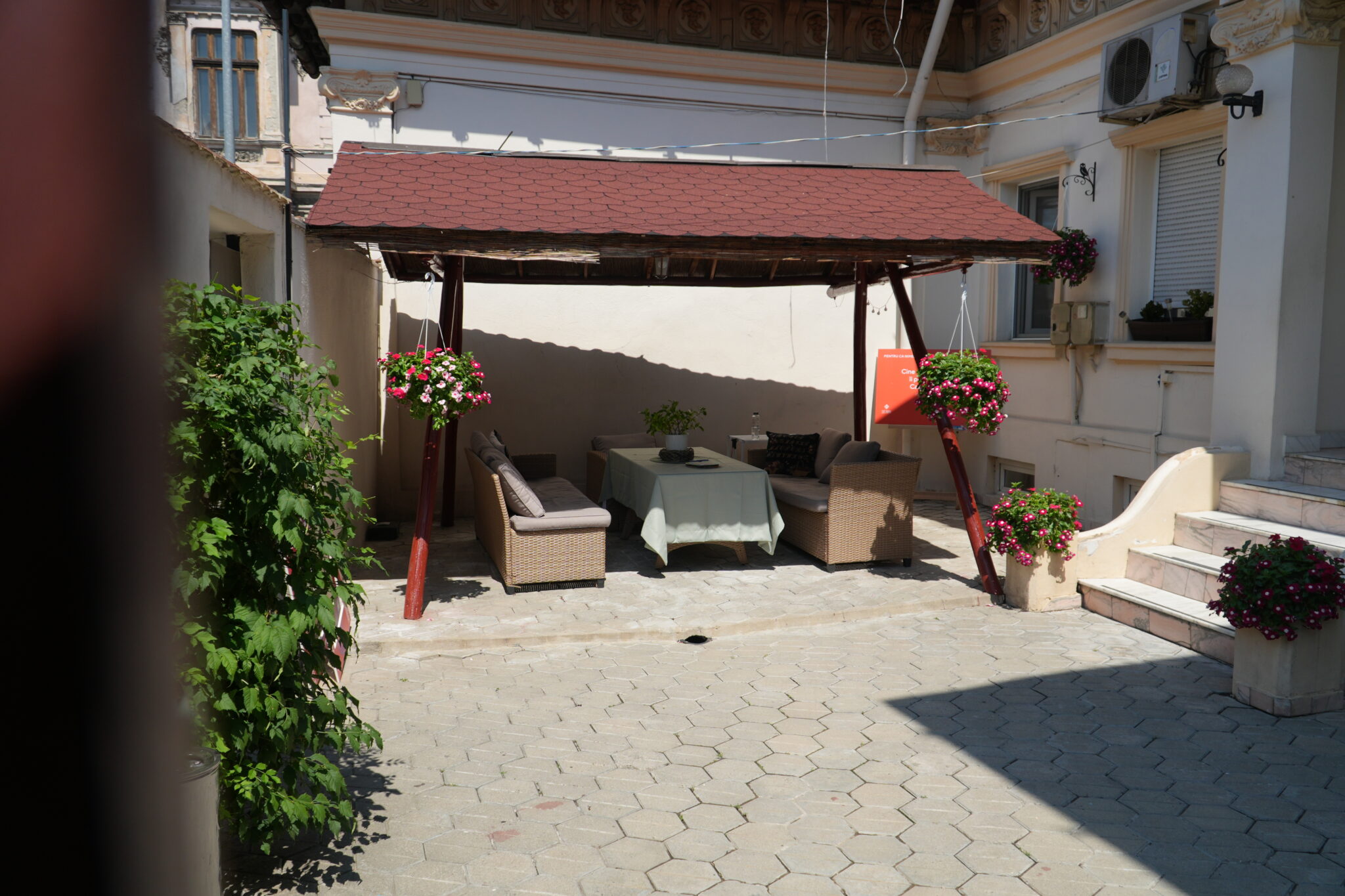 Un acasă pentru pacienții cu cancer. Povestea Caselor Sus Inima din ...