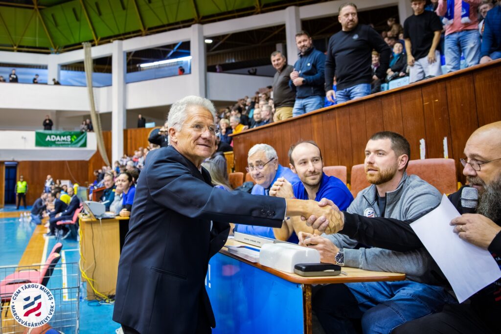 (FOTO) O legendă a fotbalului românesc la meciul CSM Tg. Mureș - CSU ...