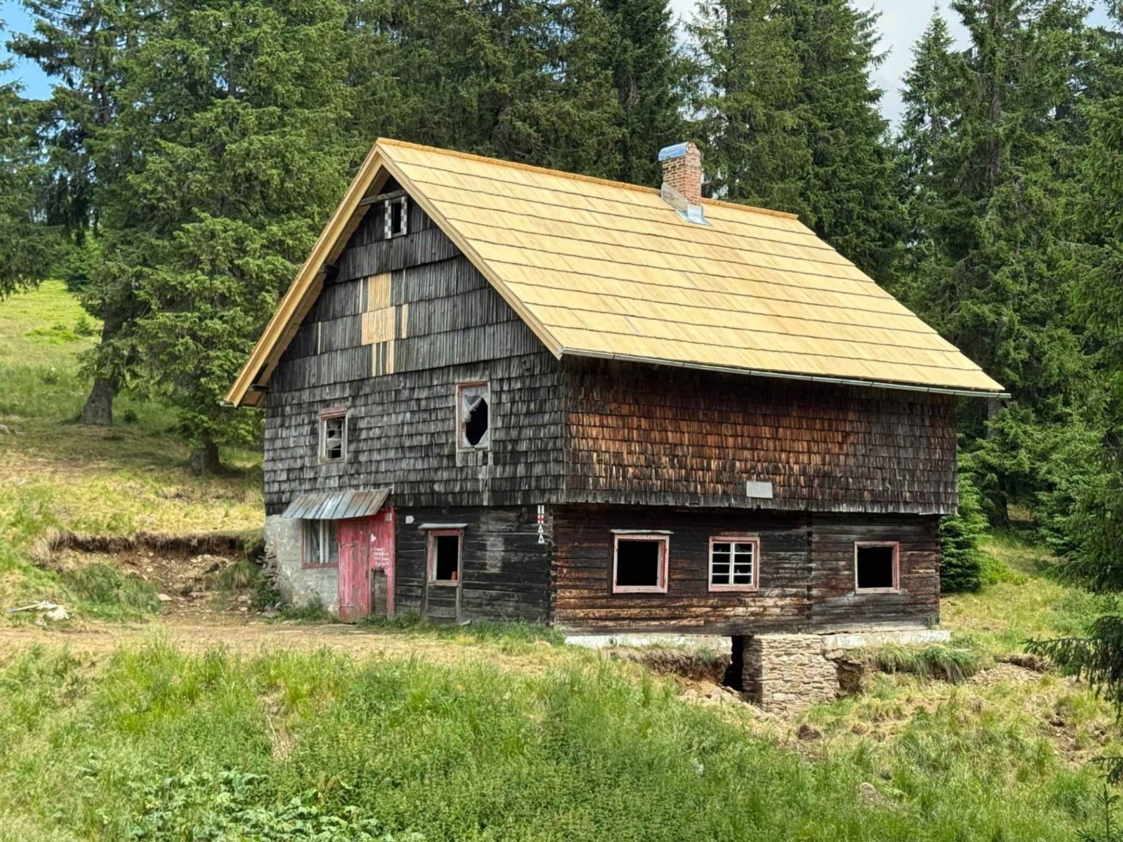 Cabana Prejba, readusă la viață de Ambulanța pentru Monumente | Tribuna ...