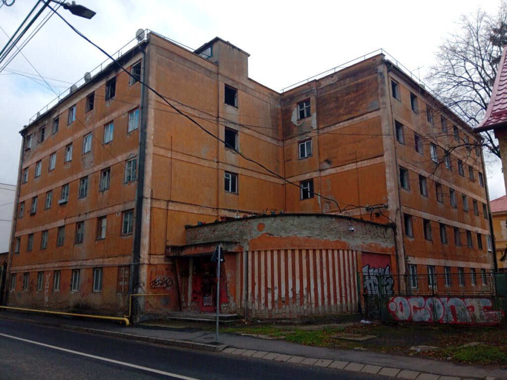 Locuri pe unde tu nu te plimbi. De ce ar merge cineva pe jos pe strada ...