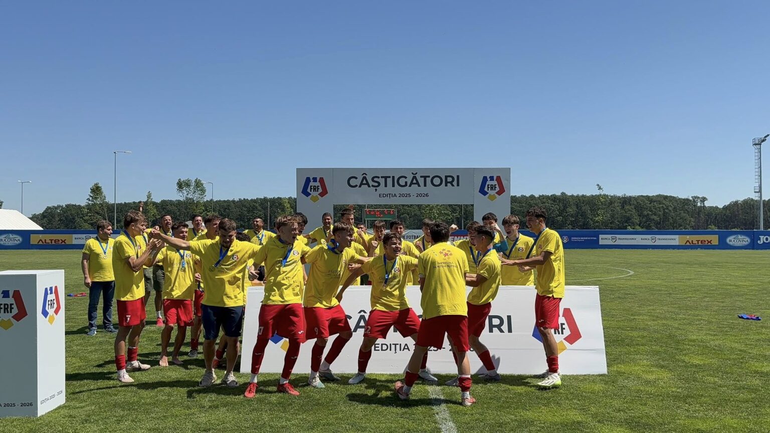 (FOTO) Cupa vine la Sibiu. FC Interstar câştigă la penaltiuri finala cu ...